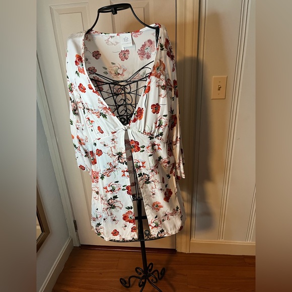 Papillon Blanc | Tops | Papillon Blanc Flower Stamp Size L | Poshmark